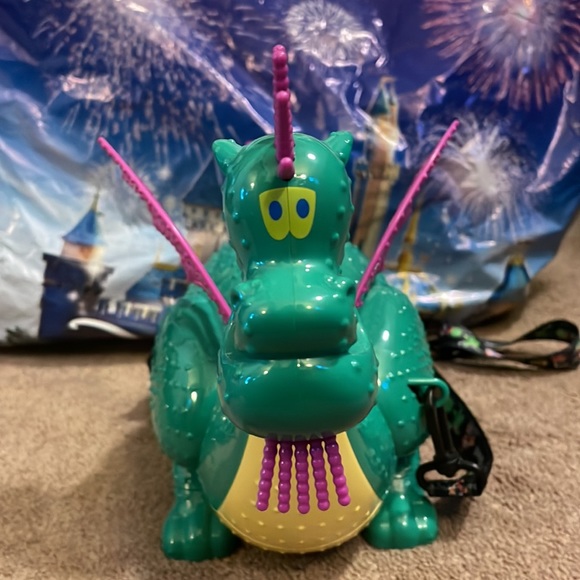 Disney | Other | Disneys Elliot Dragon Light Up Popcorn Bucket ...